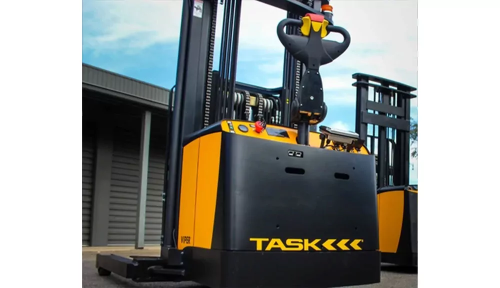 TASK VIPER Reach Stacker | Fairchild Equipment