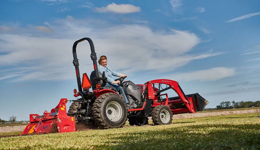 Mahindra Max 26 XLT HST Tractor | Fairchild Equipment