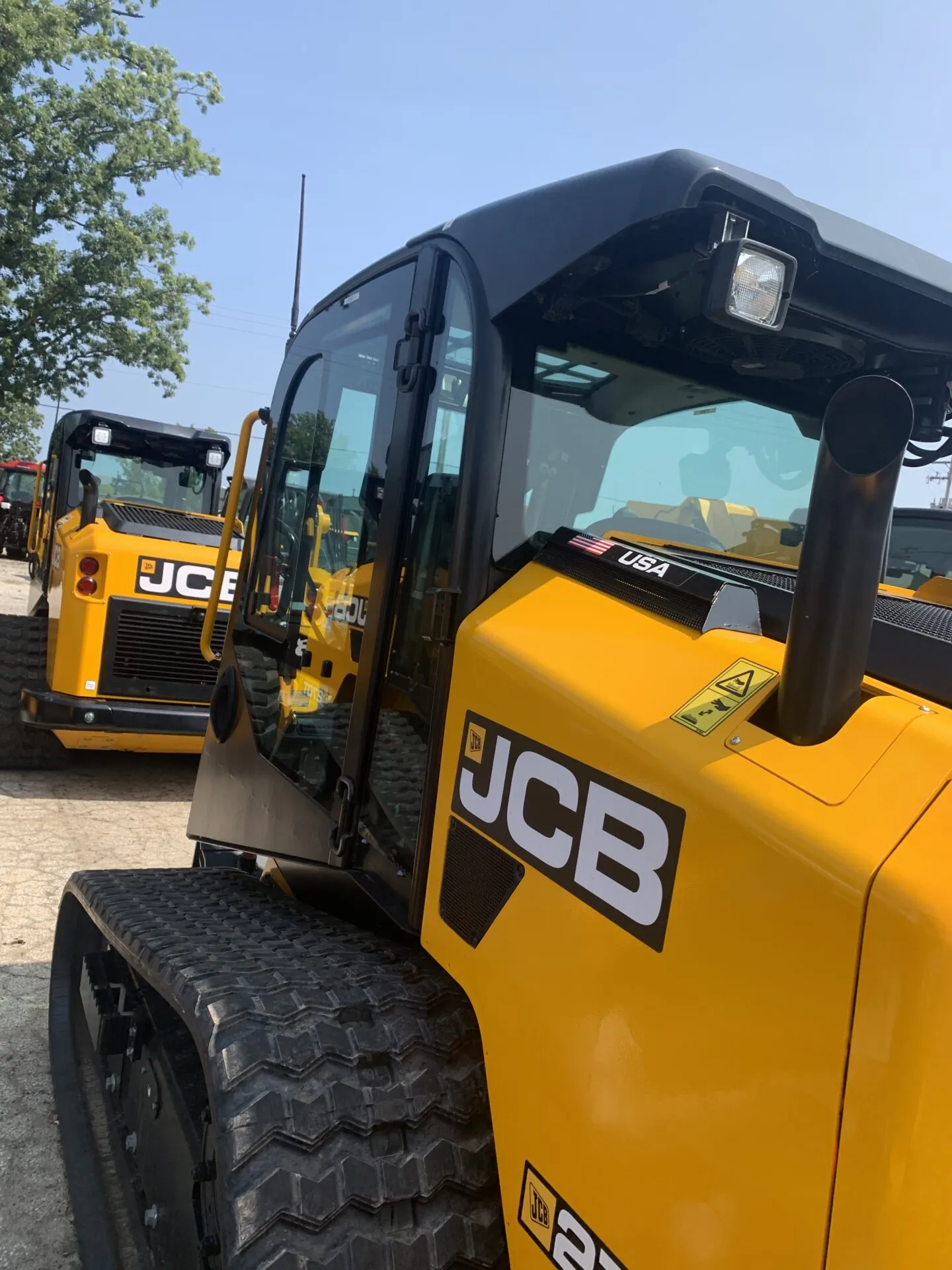 2023 - JCB 270T | Fairchild Equipment